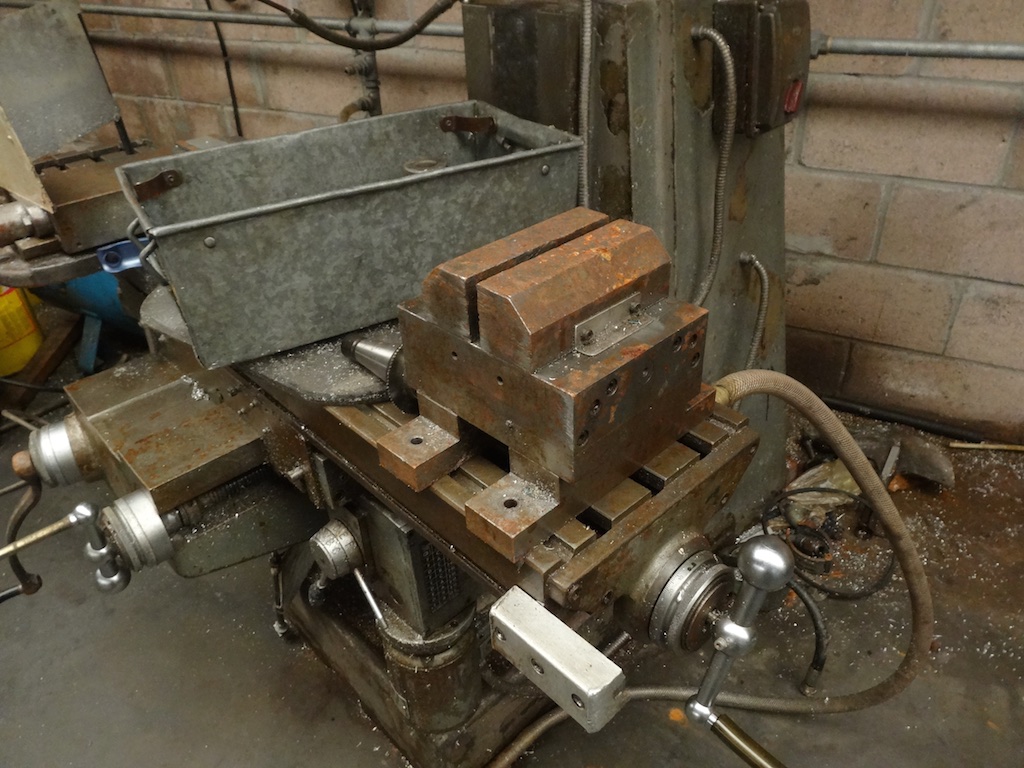Beaver Milling machine - 1st Machinery
