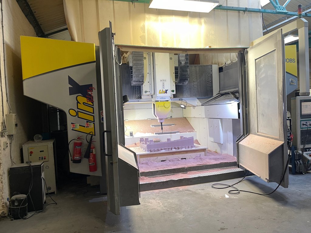 Jobs Linx Blitz 5 Axis Vertical Machining Centre (2003) - 1st Machinery