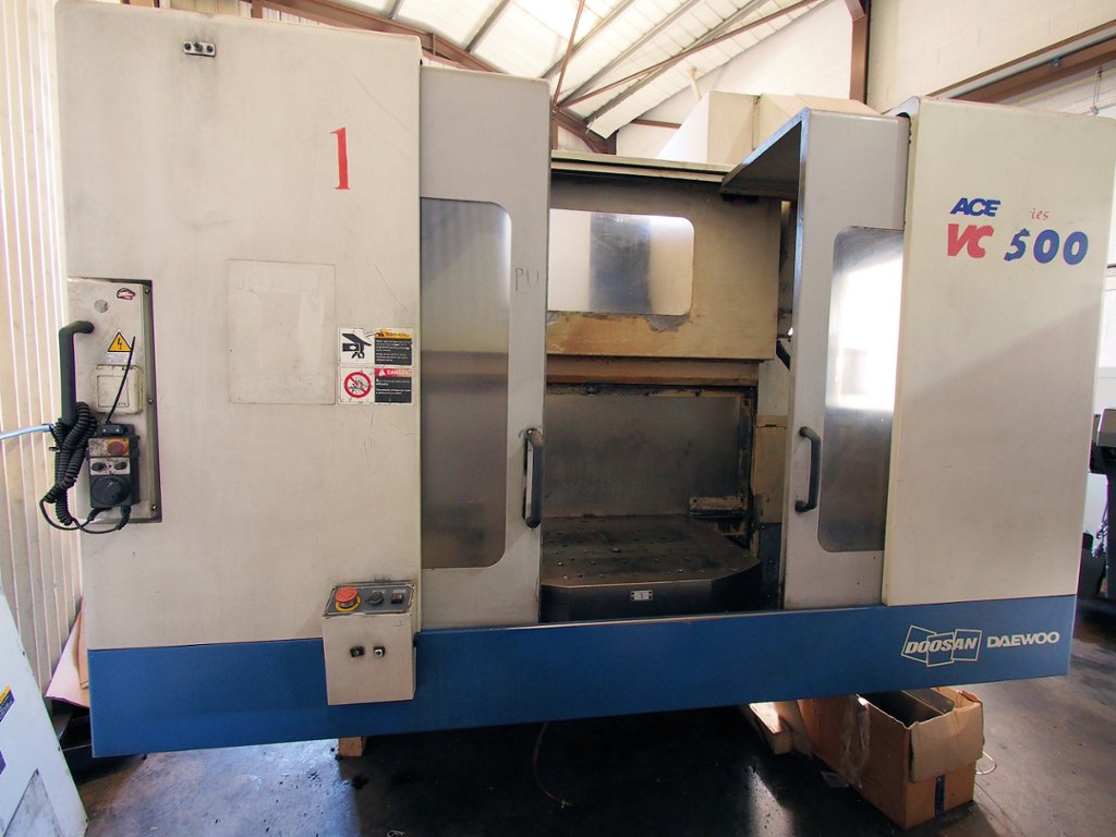 Doosan Daewoo Ace VC510 twin pallet vertical machining centre (2005 ...