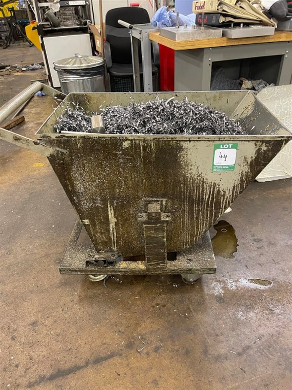 Tipping skip on wheels - 1st Machinery